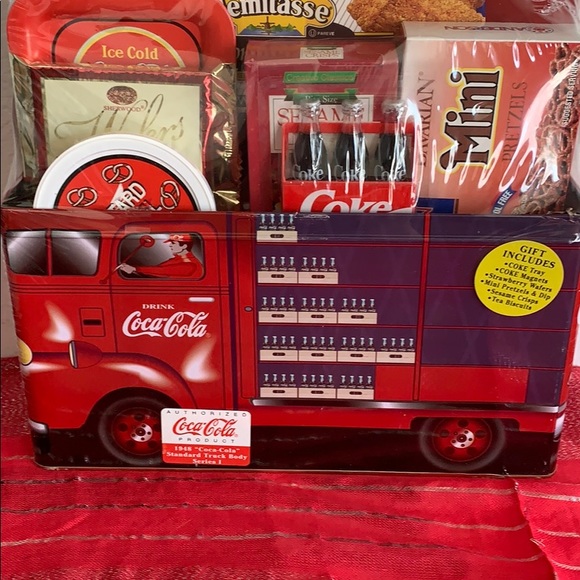 Coca Cola | Other | Vintage 997 Cocacola Gift Set Tin Rare | Poshmark